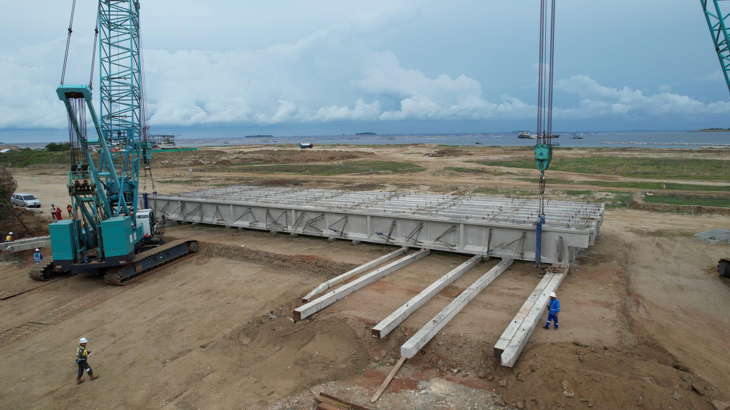 Proyek Jembatan Penghubung Pulau 2A – 2B PIK, Jakarta Utara: PT Adhimix ...